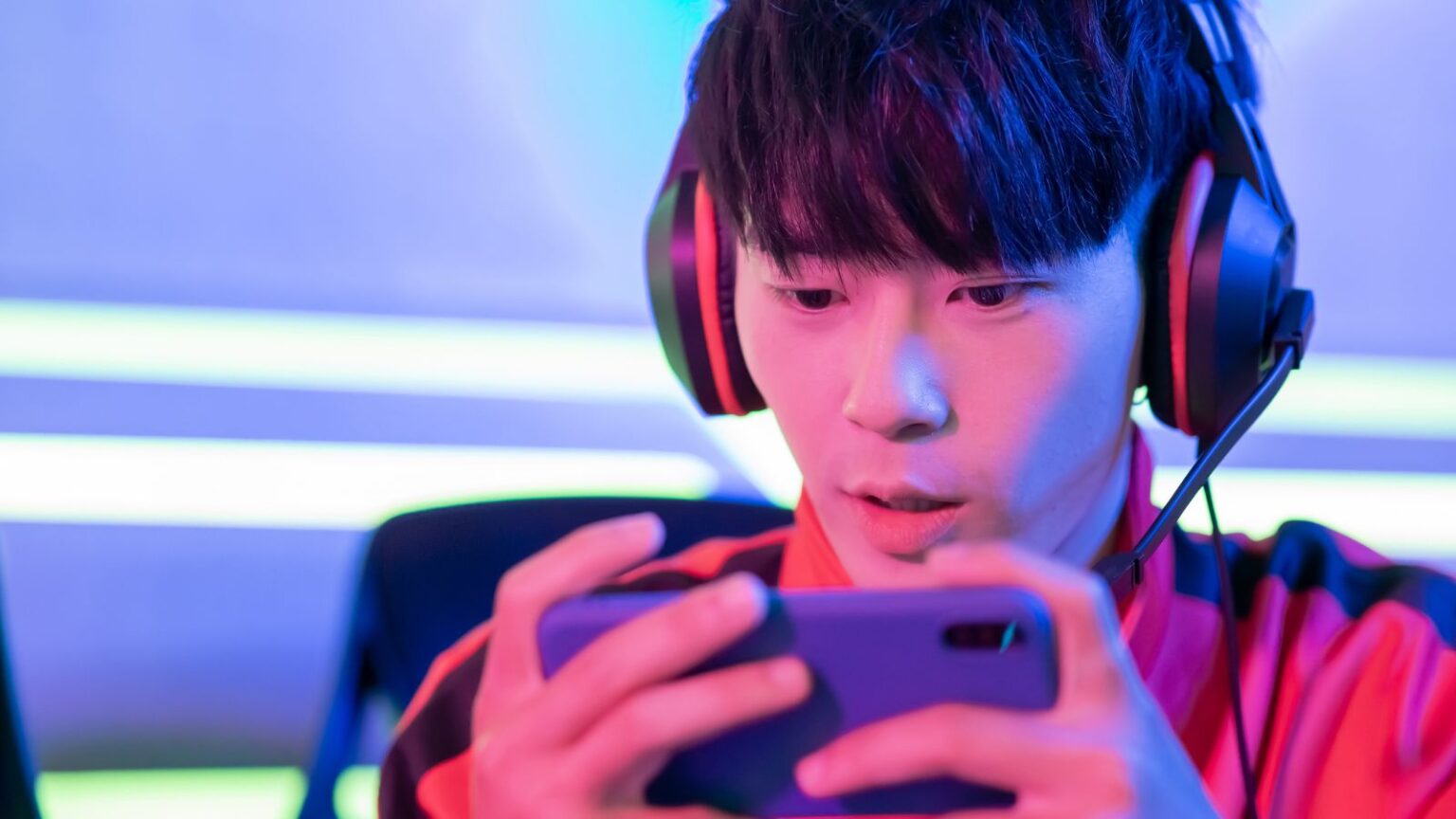 Gaming Anywhere: How Online and Mobile Games Fit Into Our Daily Lives ...
